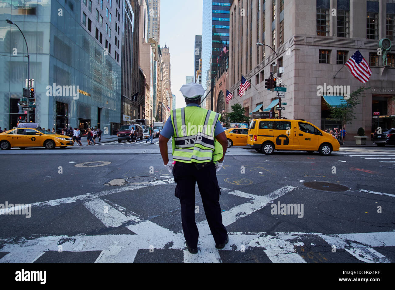 Policeman back hi-res stock photography and images - Alamy