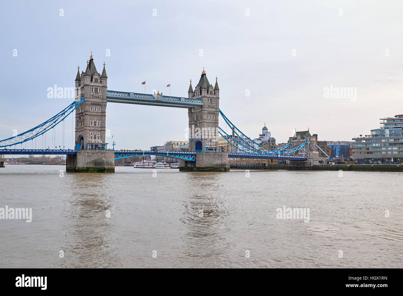 Tower Bridge crossing the River Thames seen from the north bank Stock ...