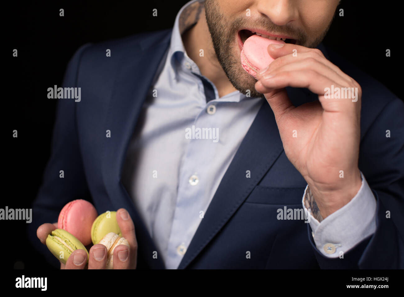 Macaron on black hi-res stock photography and images - Alamy