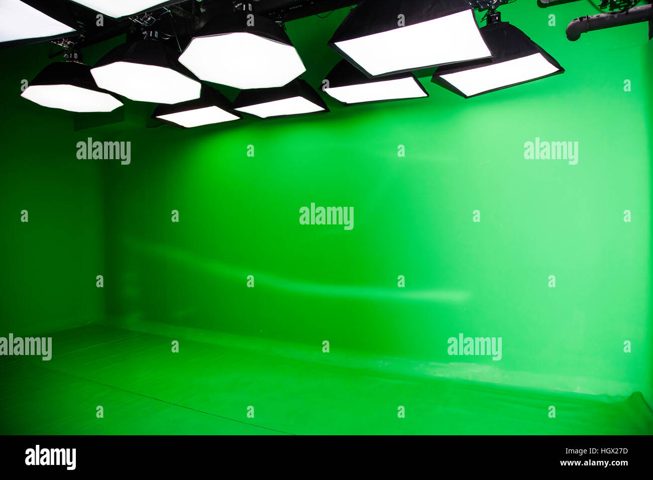 green studio and lights for photograph Stock Photo - Alamy