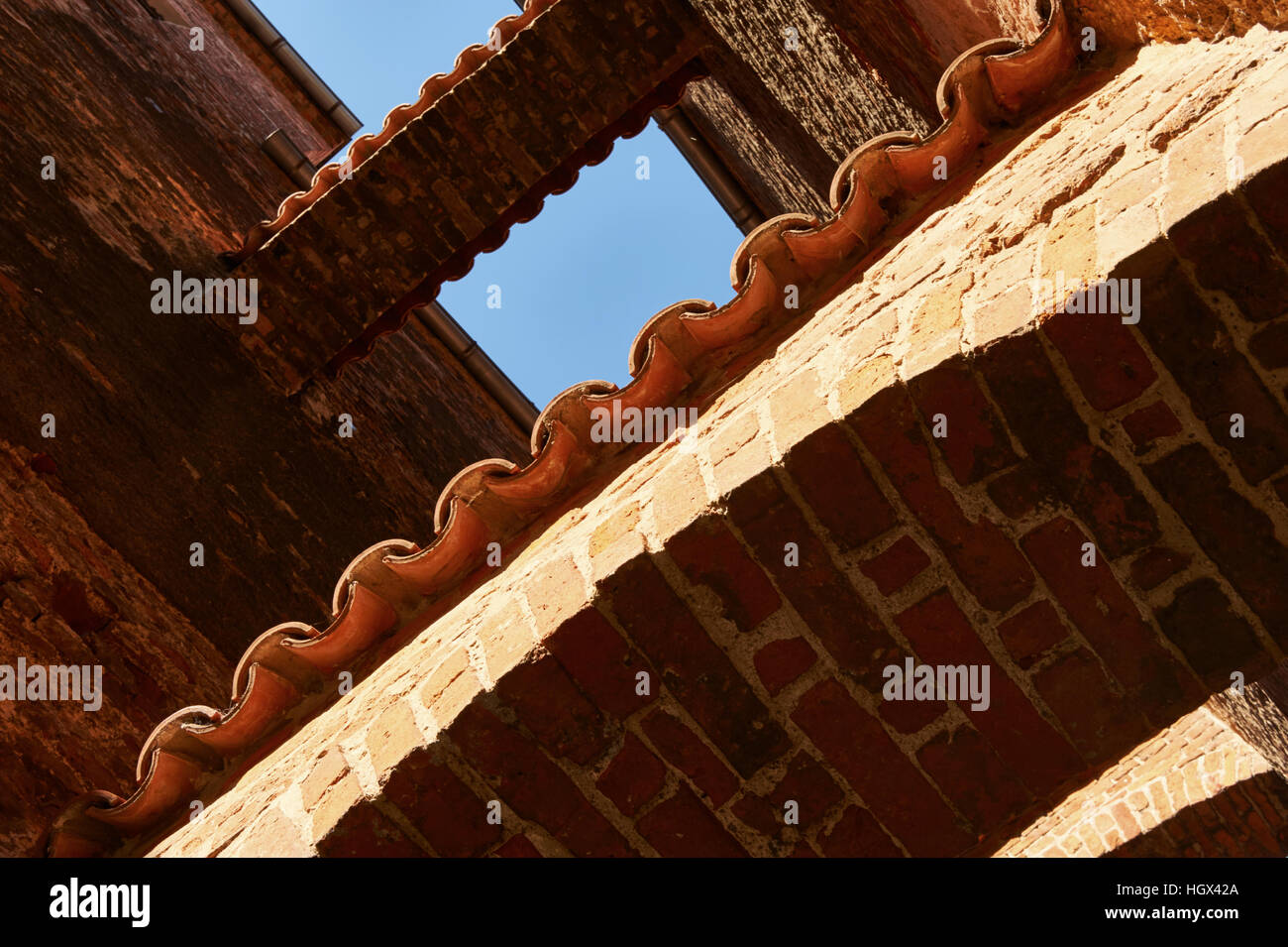 Connecting arches hi-res stock photography and images - Alamy