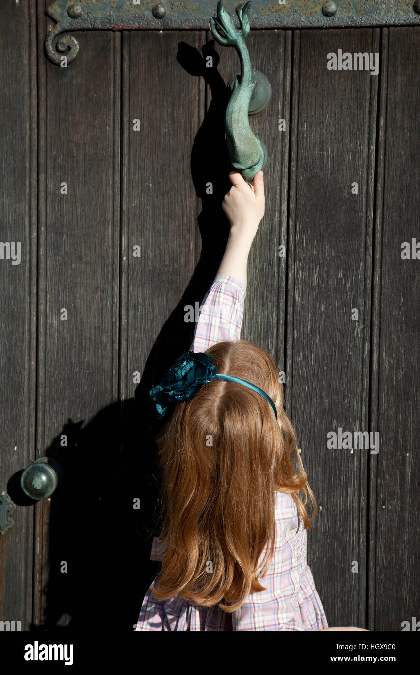 Child knocking on door hi-res stock photography and images - Alamy