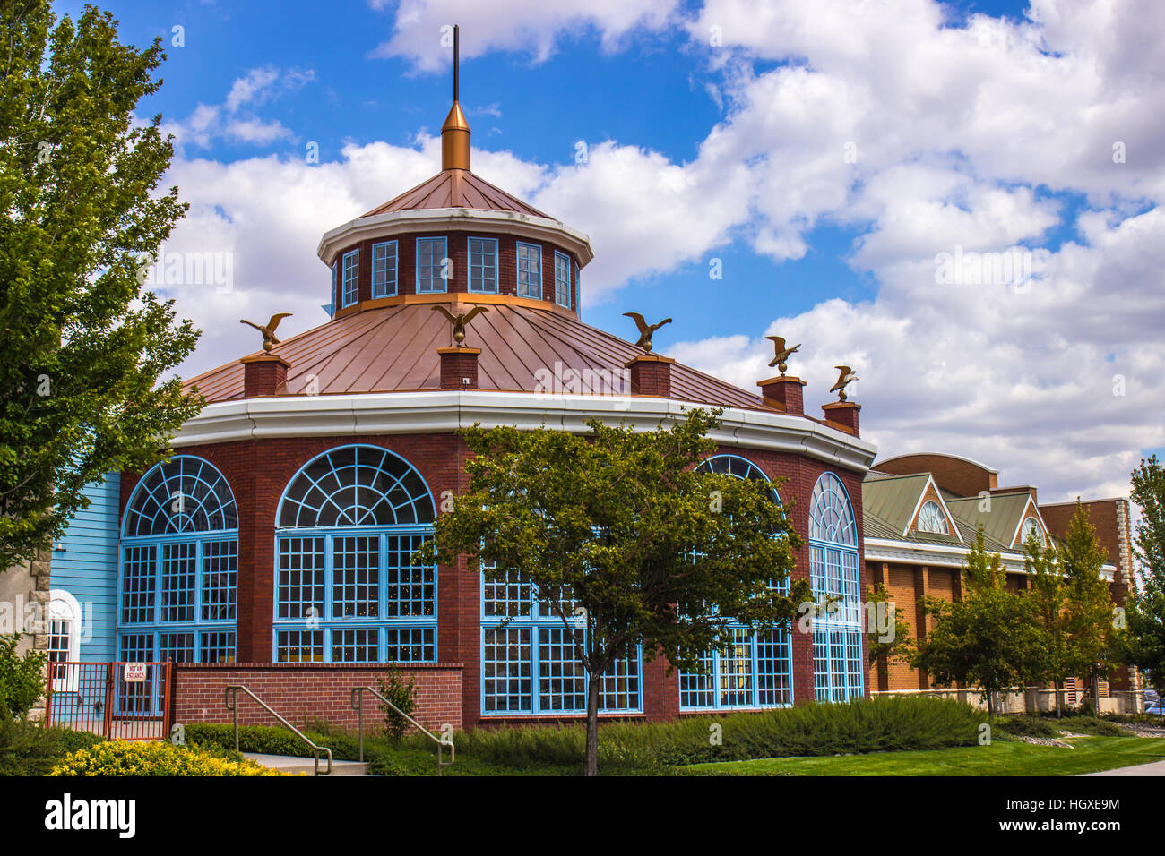 Circular Building With Eagles & Turret Stock Photo - Alamy