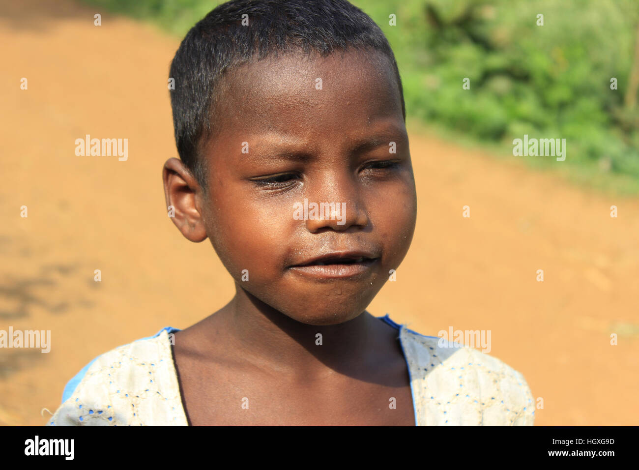 Homeless kids. Poor little vagabond children in India Stock Photo - Alamy