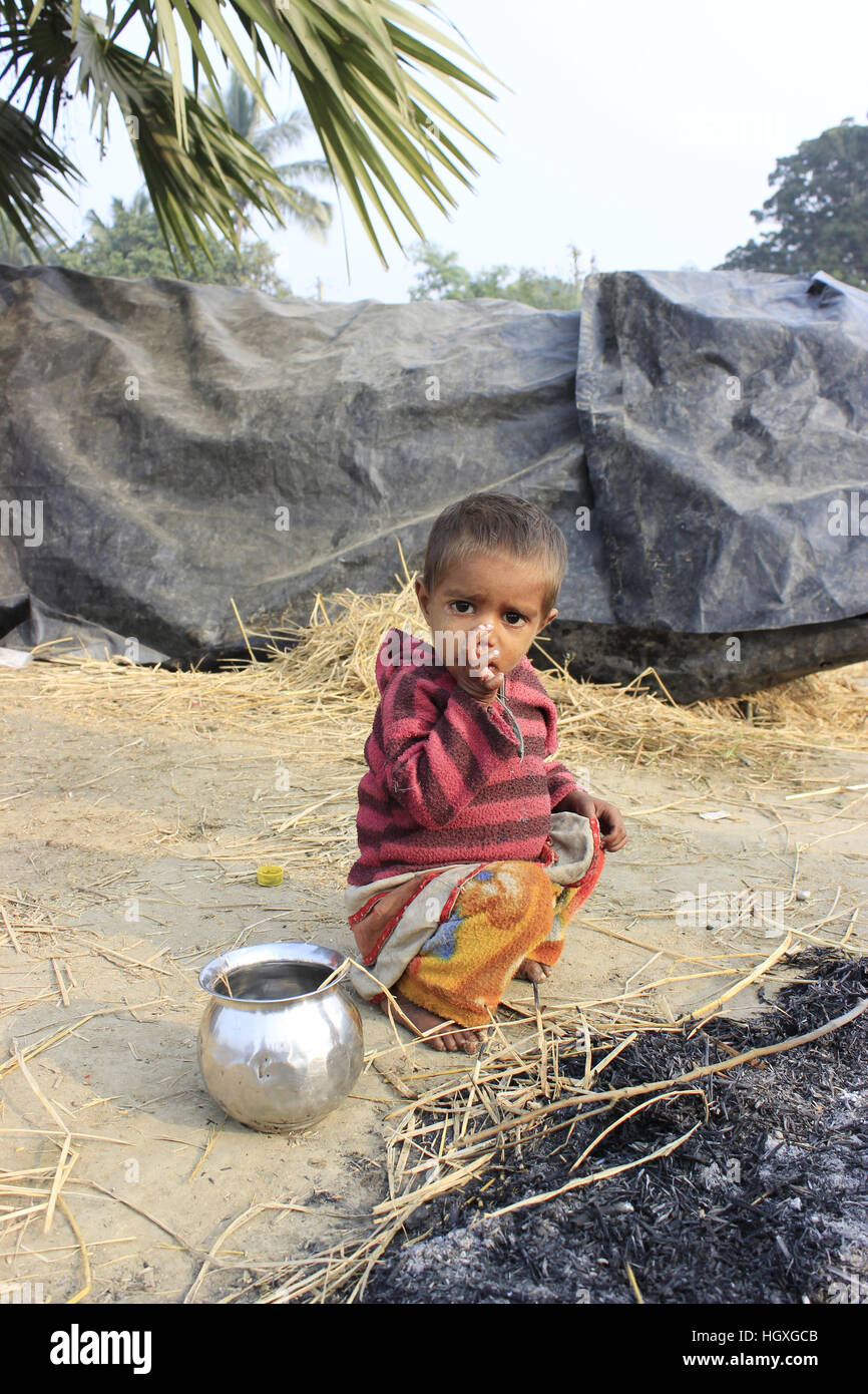 Homeless kids. Poor little vagabond children in India Stock Photo - Alamy