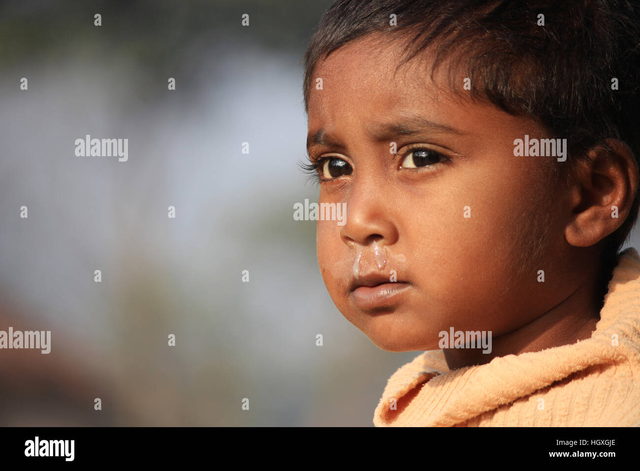 Homeless kids. Poor little vagabond children in India Stock Photo - Alamy