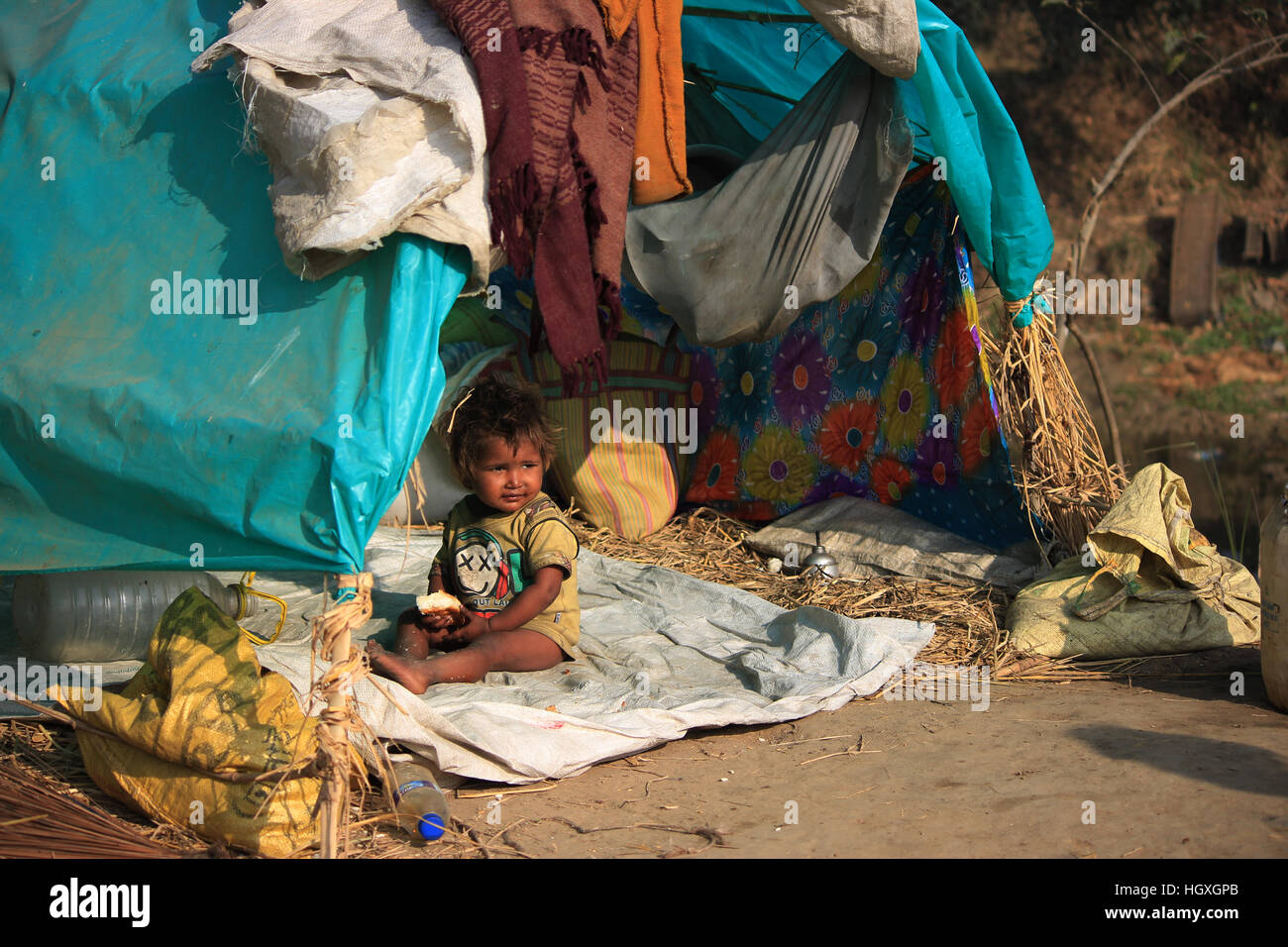 Homeless kids. Poor little vagabond children in India Stock Photo - Alamy