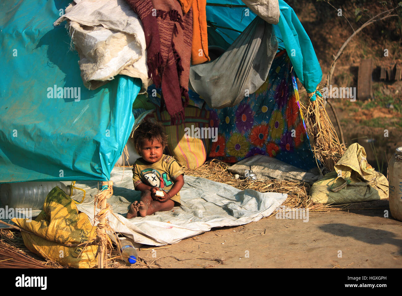Homeless kids. Poor little vagabond children in India Stock Photo - Alamy