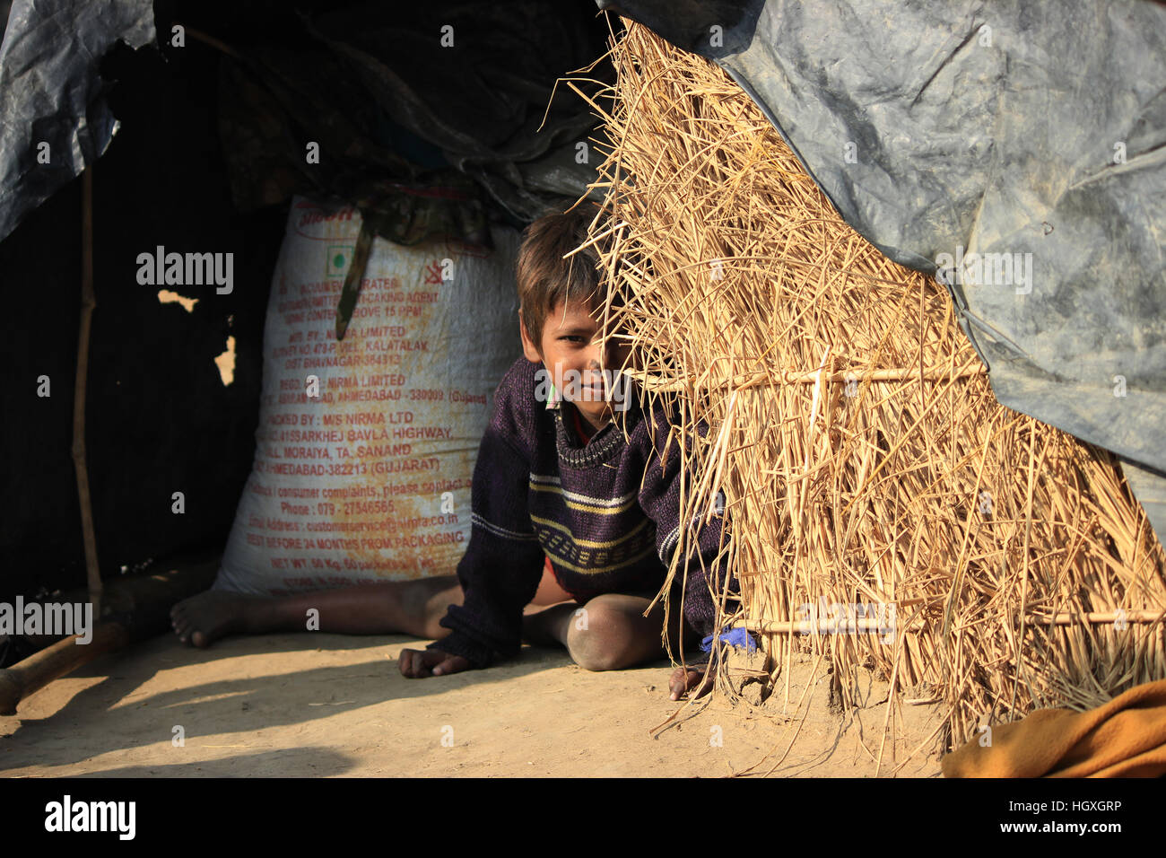 Homeless kids. Poor little vagabond children in India Stock Photo - Alamy