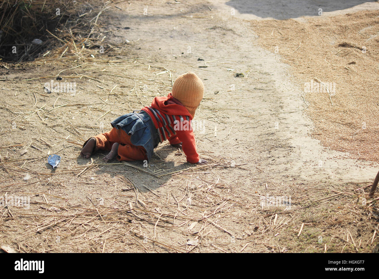 Homeless kids. Poor little vagabond children in India Stock Photo - Alamy