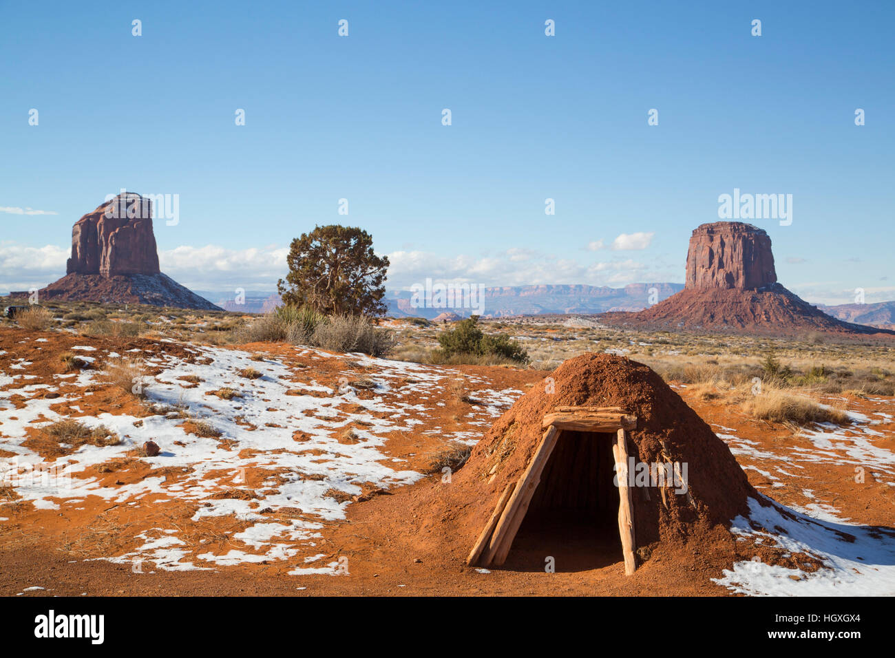 Navajo Hogan, Monument Valley Navajo Tribal Park, Utah, USA Stock Photo ...