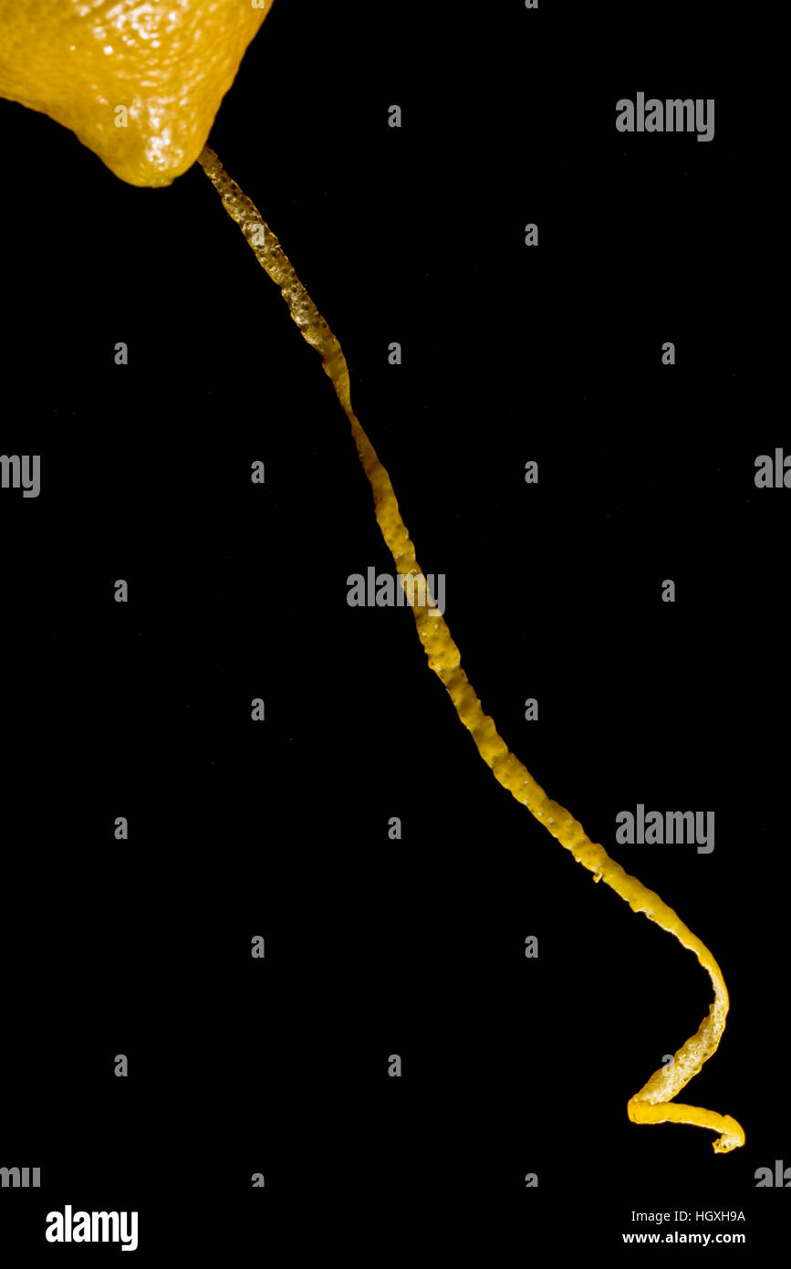 Lemon slice twist hi-res stock photography and images - Alamy