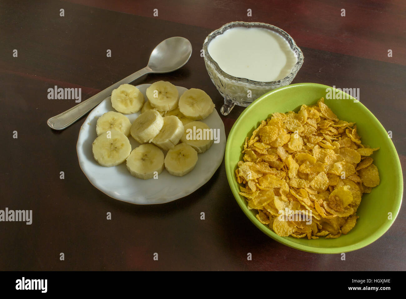 Cornflakes with banana hi-res stock photography and images - Alamy