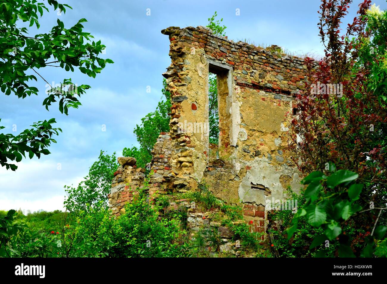 Broken wall hi-res stock photography and images - Alamy