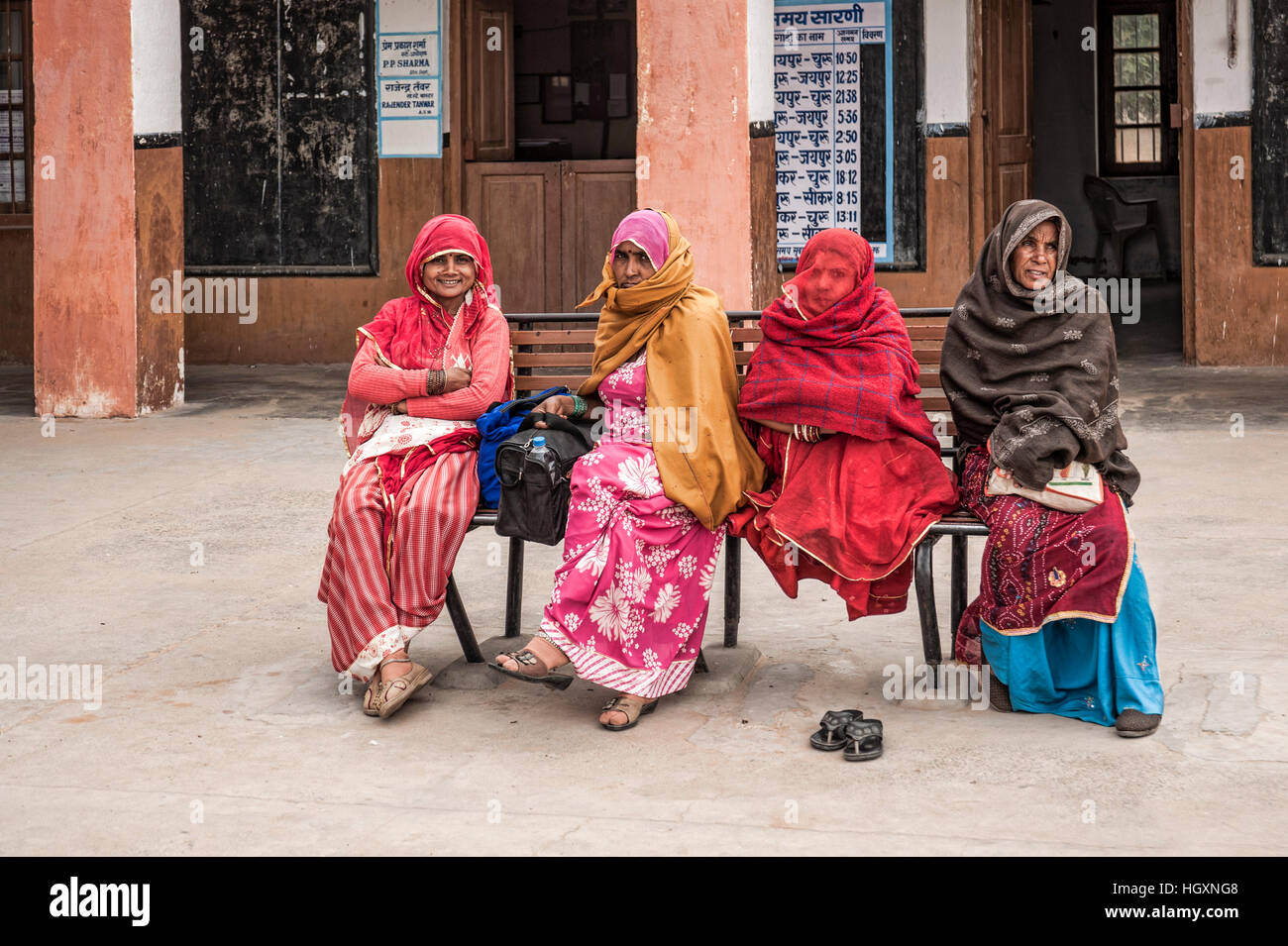 Indian railway platform hi-res stock photography and images - Alamy