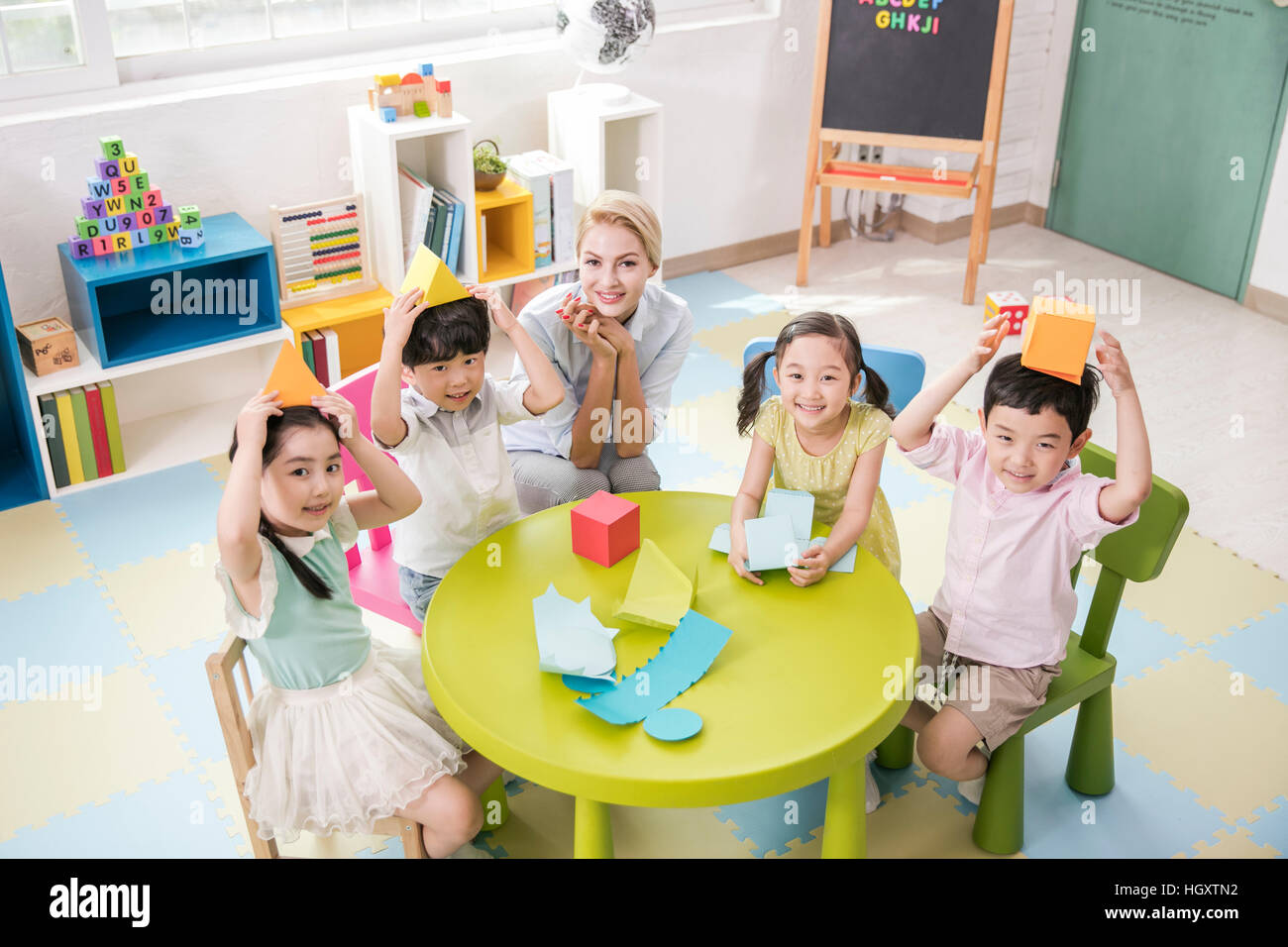 Kindergarten children at class child hi-res stock photography and ...