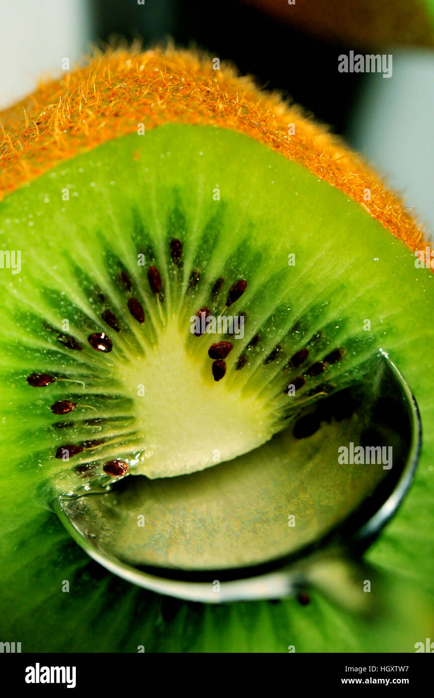 Fresh and ripe slices of kiwi fruit Stock Photo - Alamy