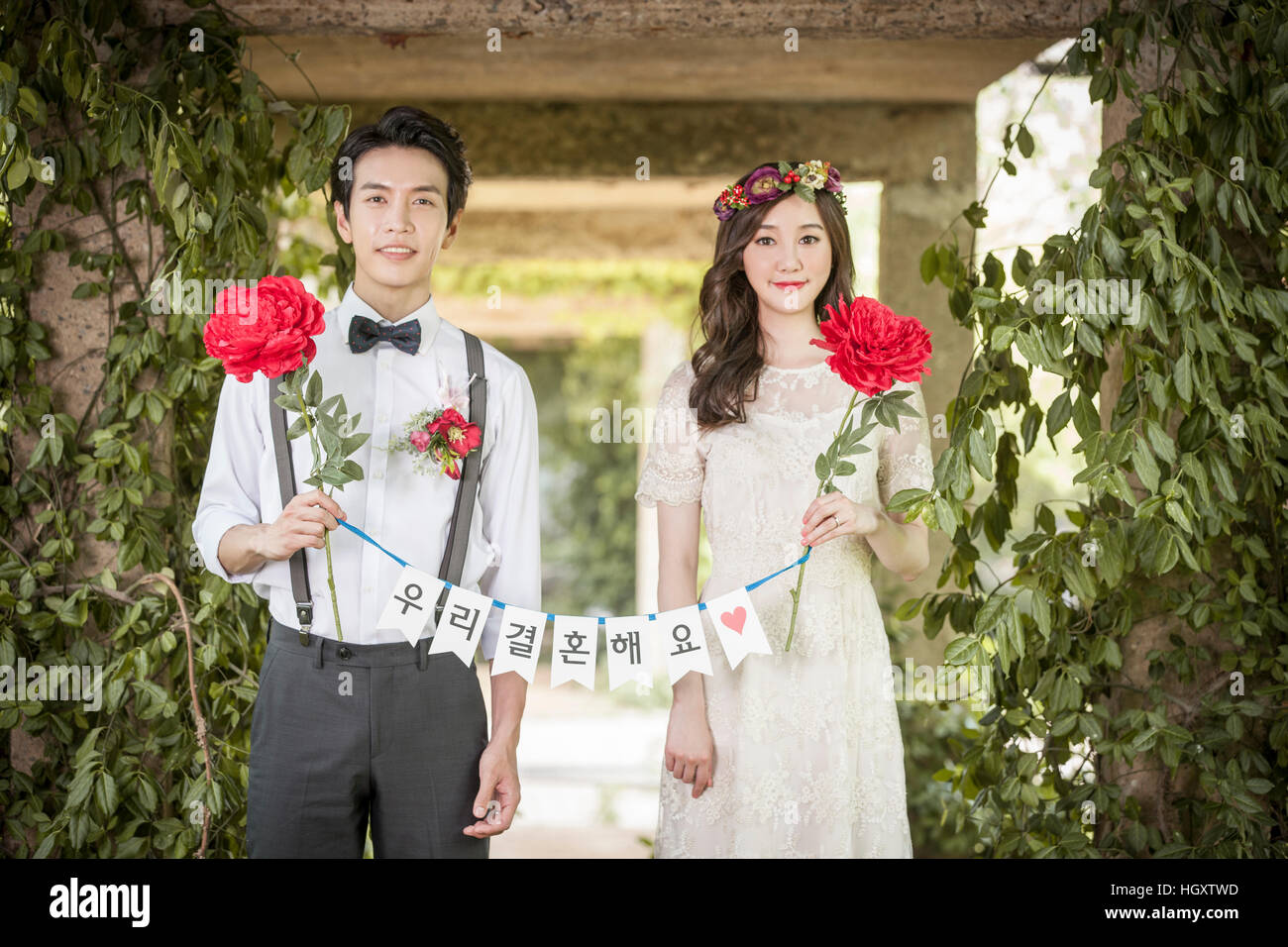 Wedding party smiling hi-res stock photography and images - Alamy