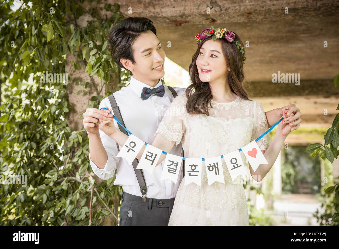 Wedding party smiling hi-res stock photography and images - Alamy
