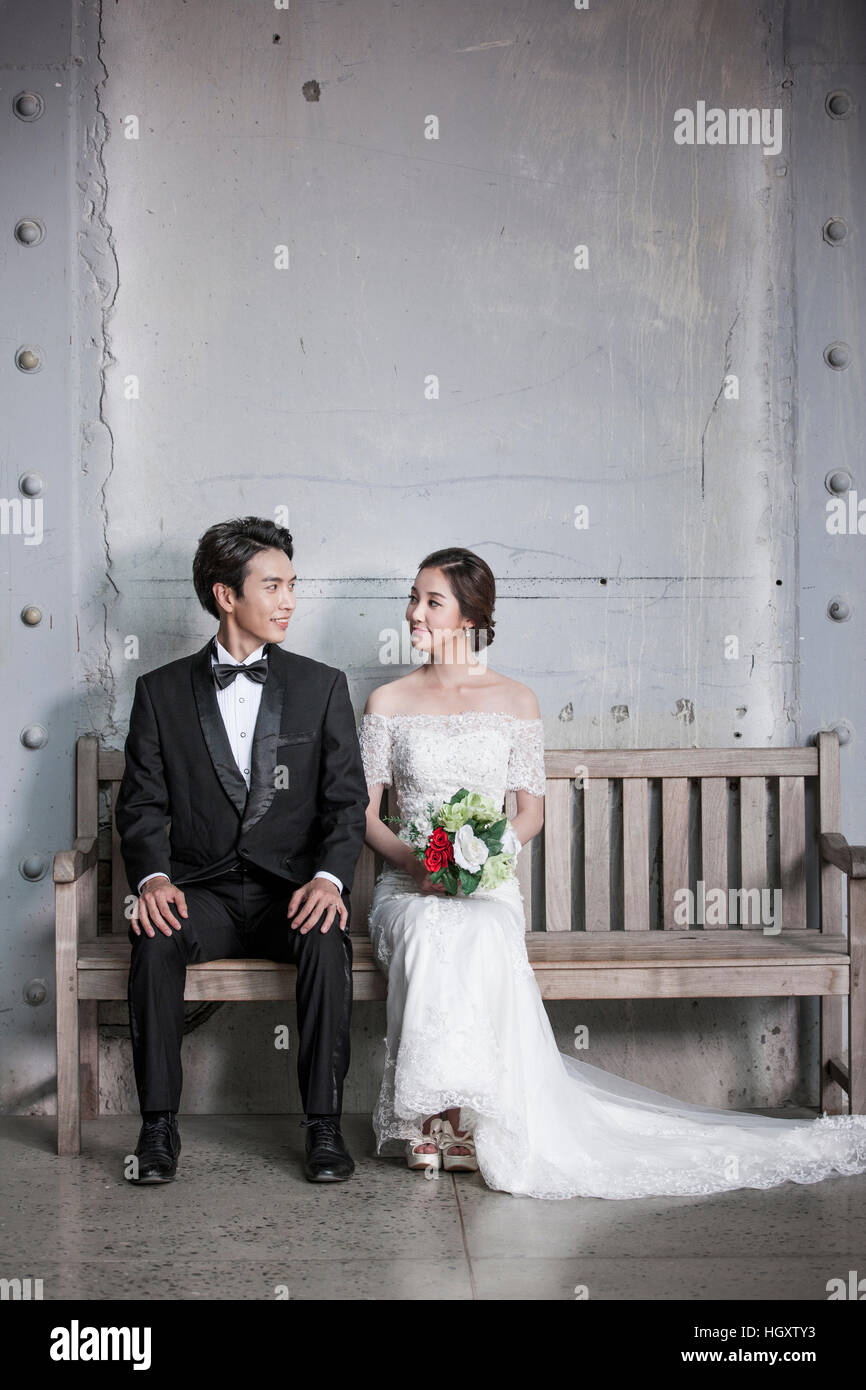Bench wedding wedding hi-res stock photography and images - Alamy
