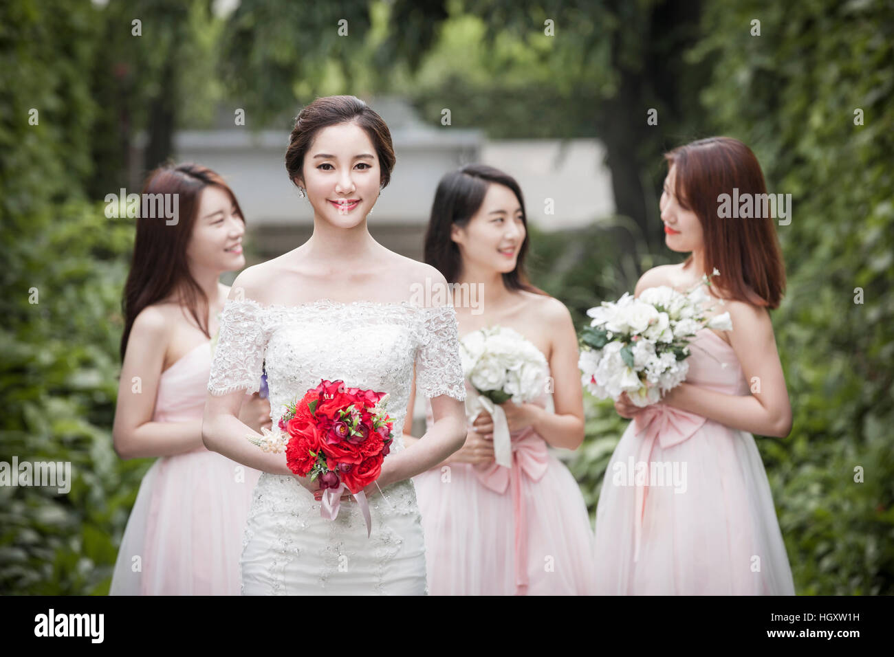 Bride friends hi-res stock photography and images - Alamy