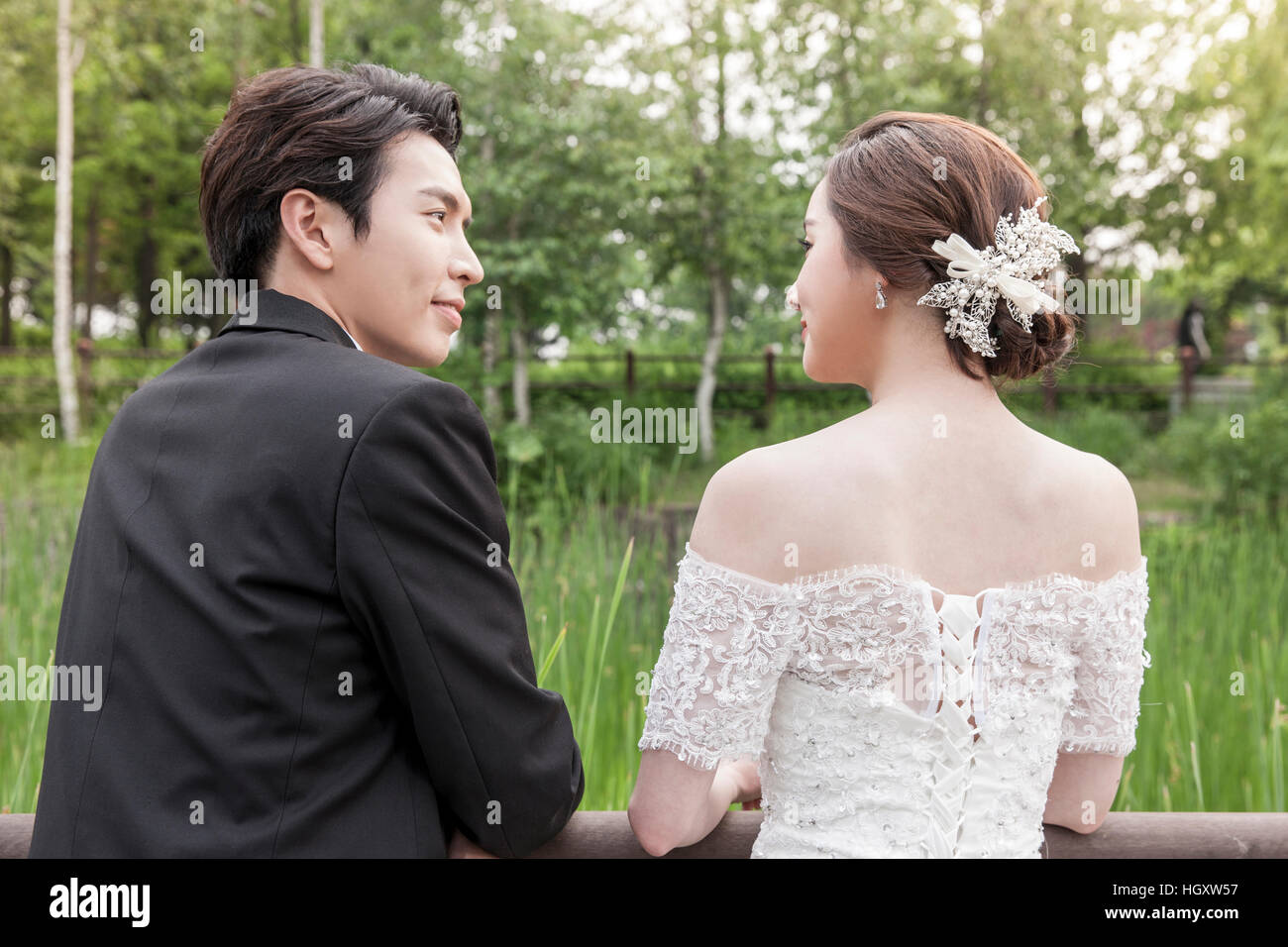 Back of romantic wedding couple Stock Photo - Alamy