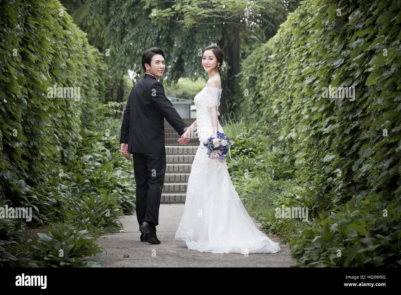 Back of romantic wedding couple Stock Photo - Alamy