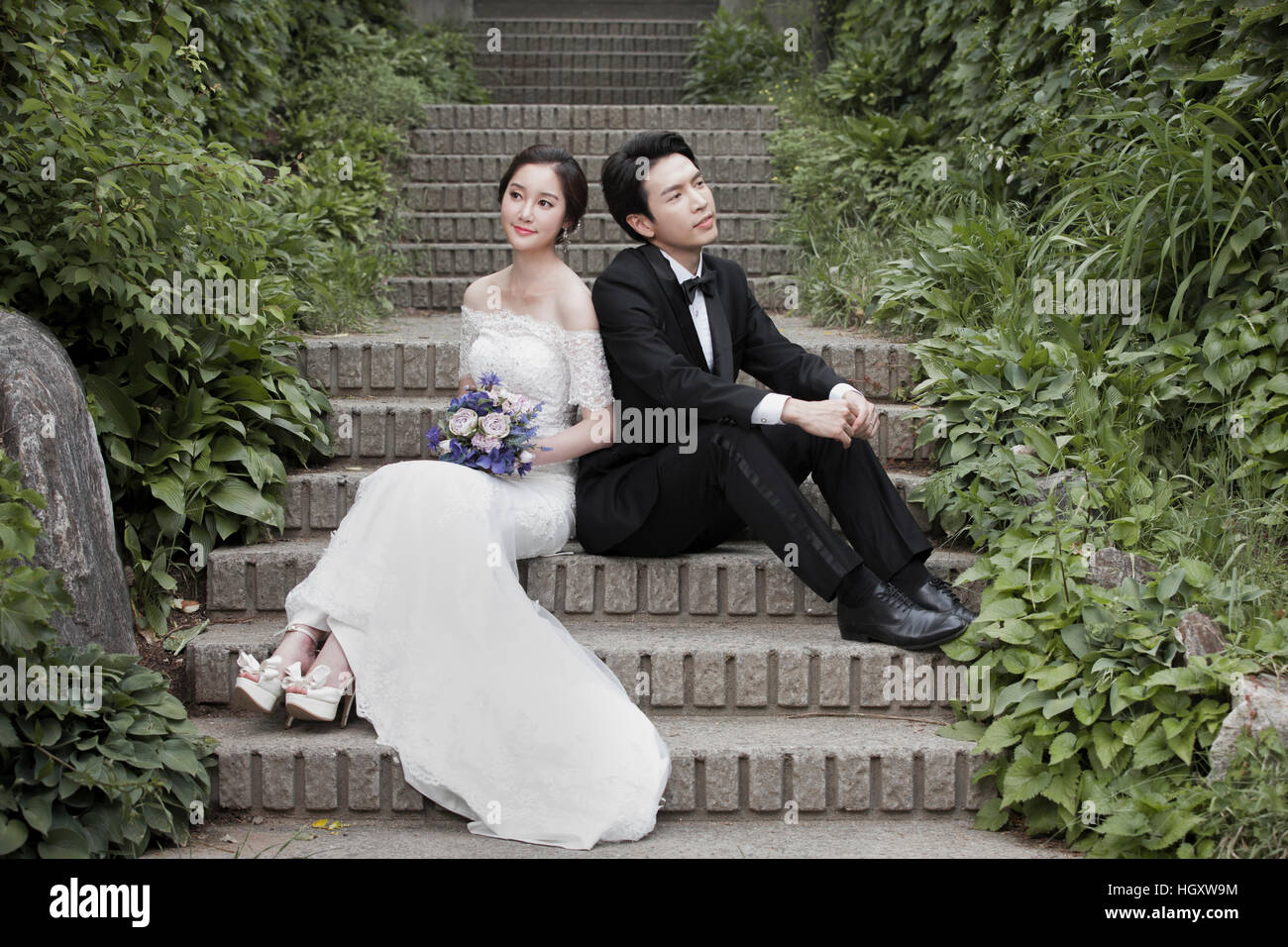 Smiling wedding hi-res stock photography and images - Alamy