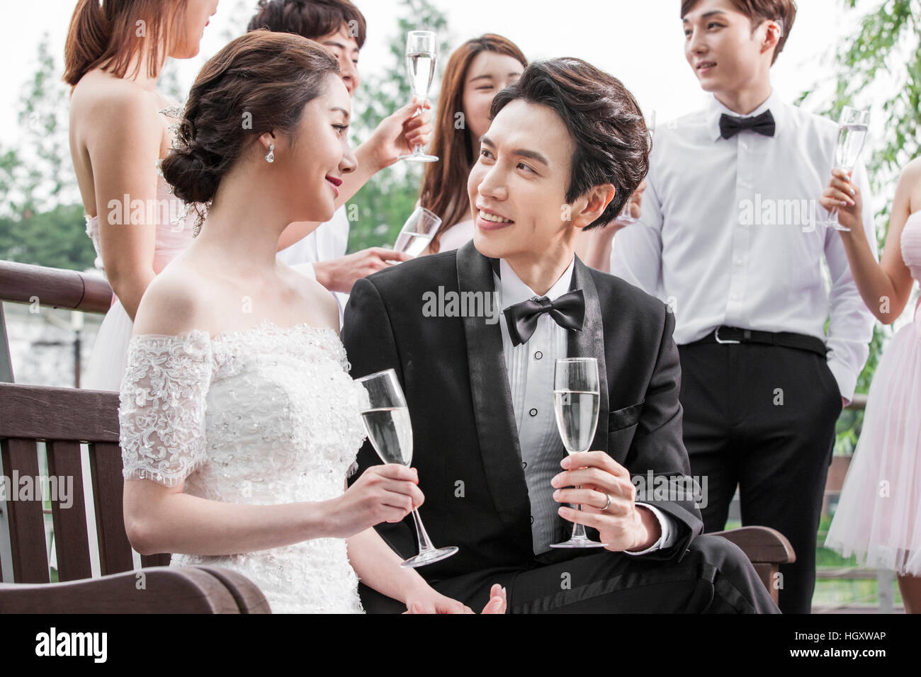 Smiling wedding couple Stock Photo - Alamy
