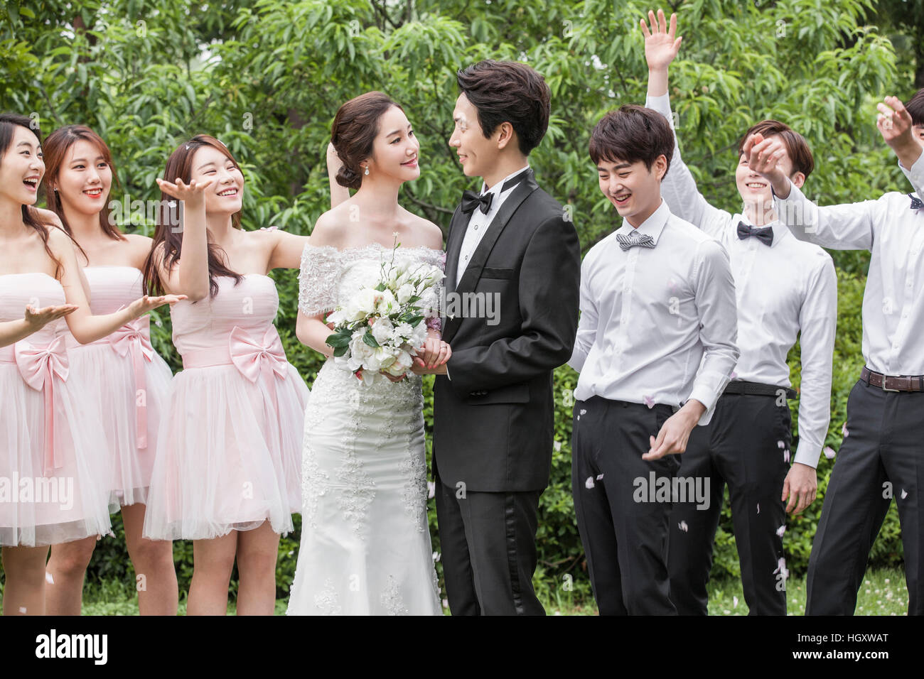 Korean wedding couple and their friends hi-res stock photography and ...