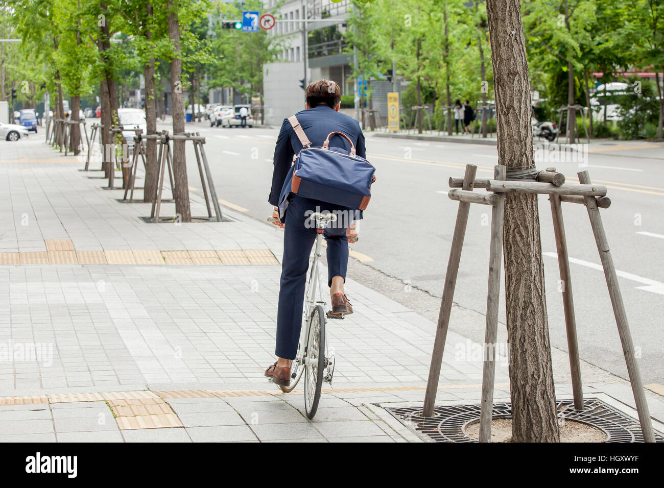 Crossbody bag man hi-res stock photography and images - Alamy