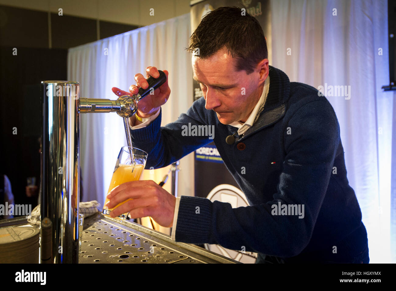 Beer tapping hi-res stock photography and images - Alamy