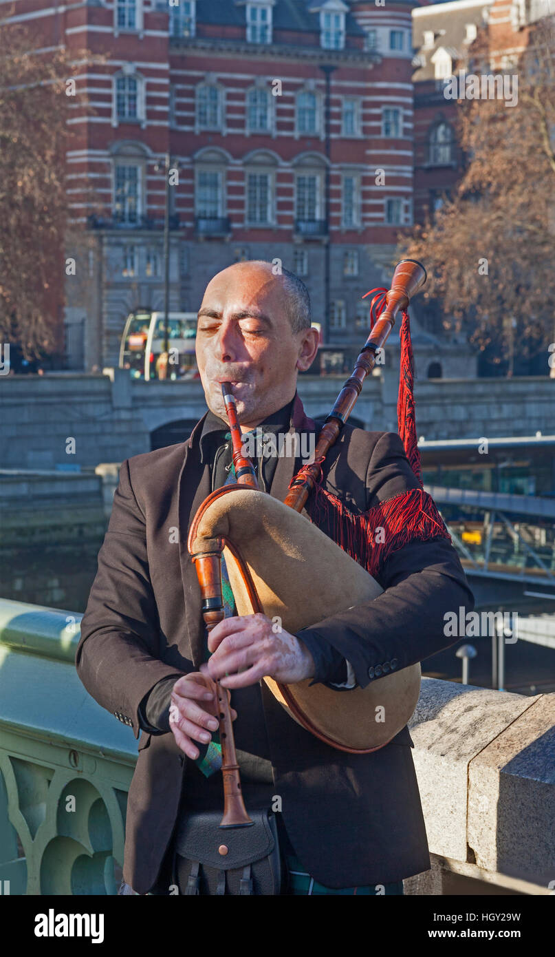London westminster bagpipe playing hi-res stock photography and images ...