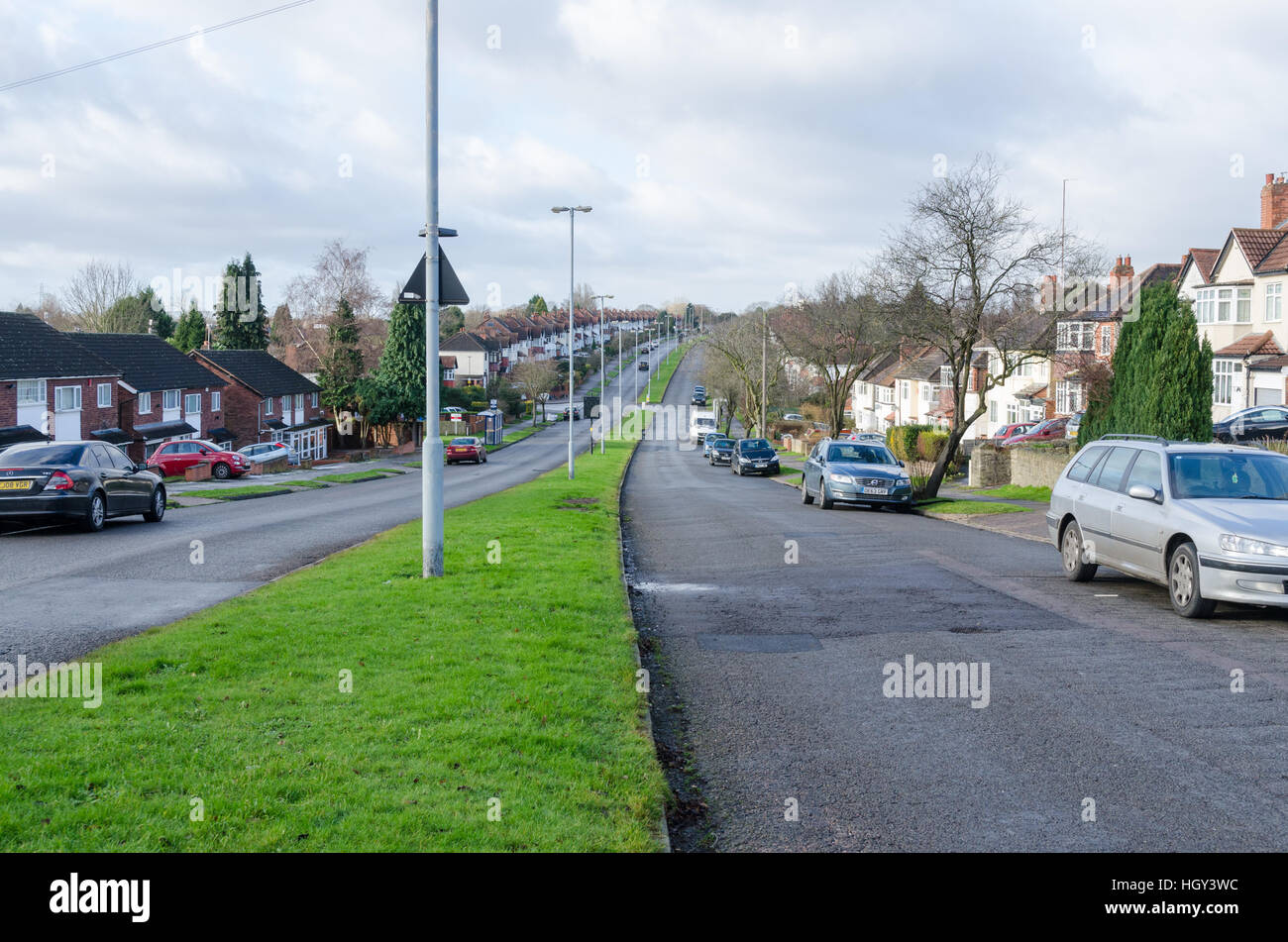 Long residential road hi-res stock photography and images - Alamy