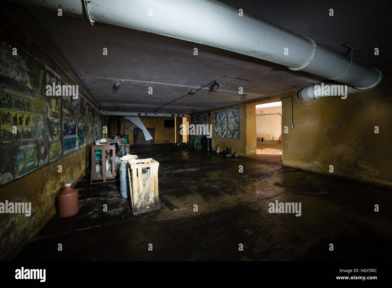 abandoned building ruins interior Stock Photo - Alamy