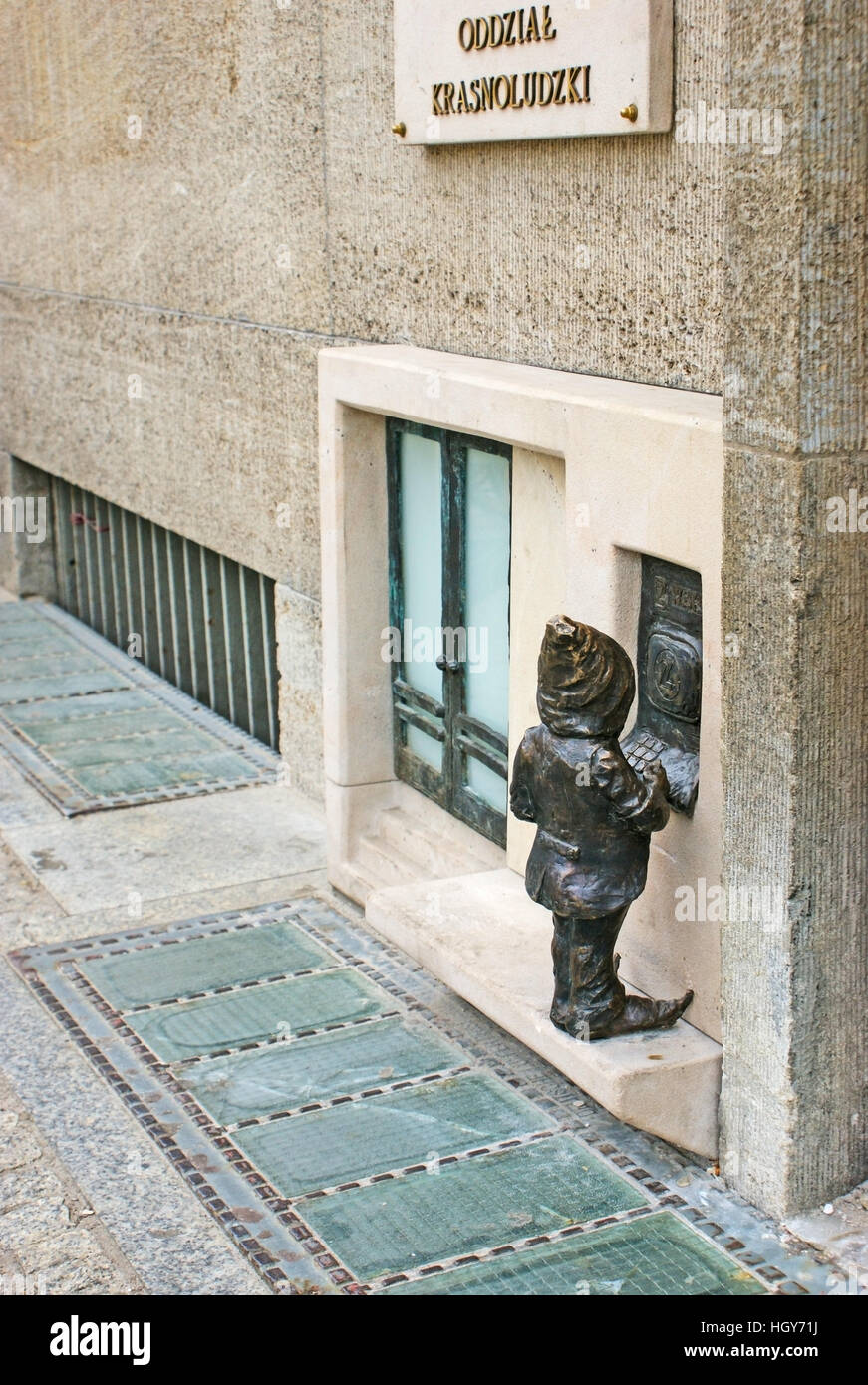 The dwarfs are the symbol of the city, this one uses a tiny cash ...