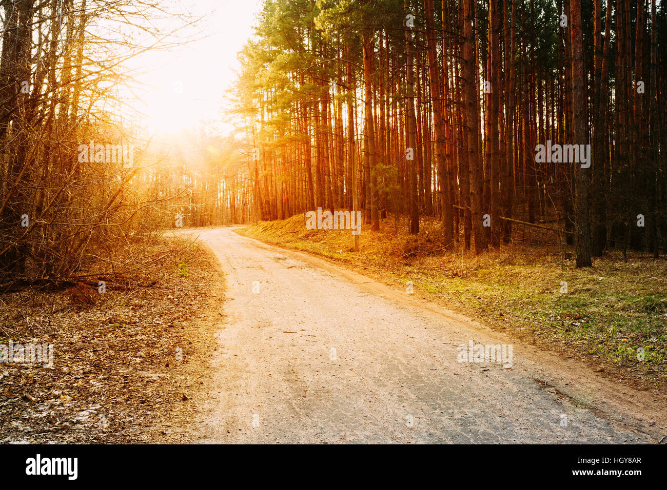 Walkway over road hi-res stock photography and images - Alamy