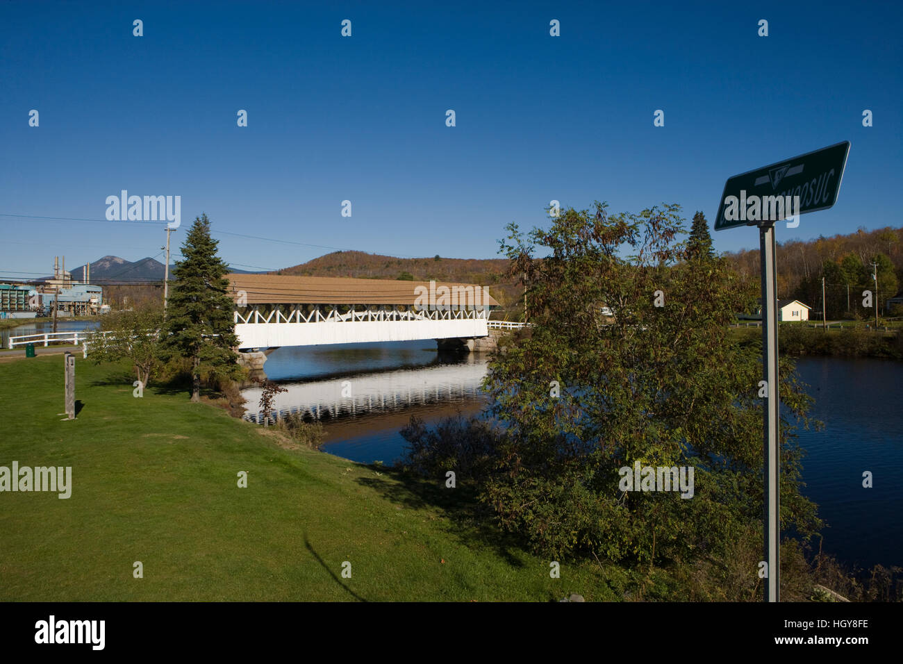 The covered bridge over the Upper Ammonoosuc River in Groveton, New ...