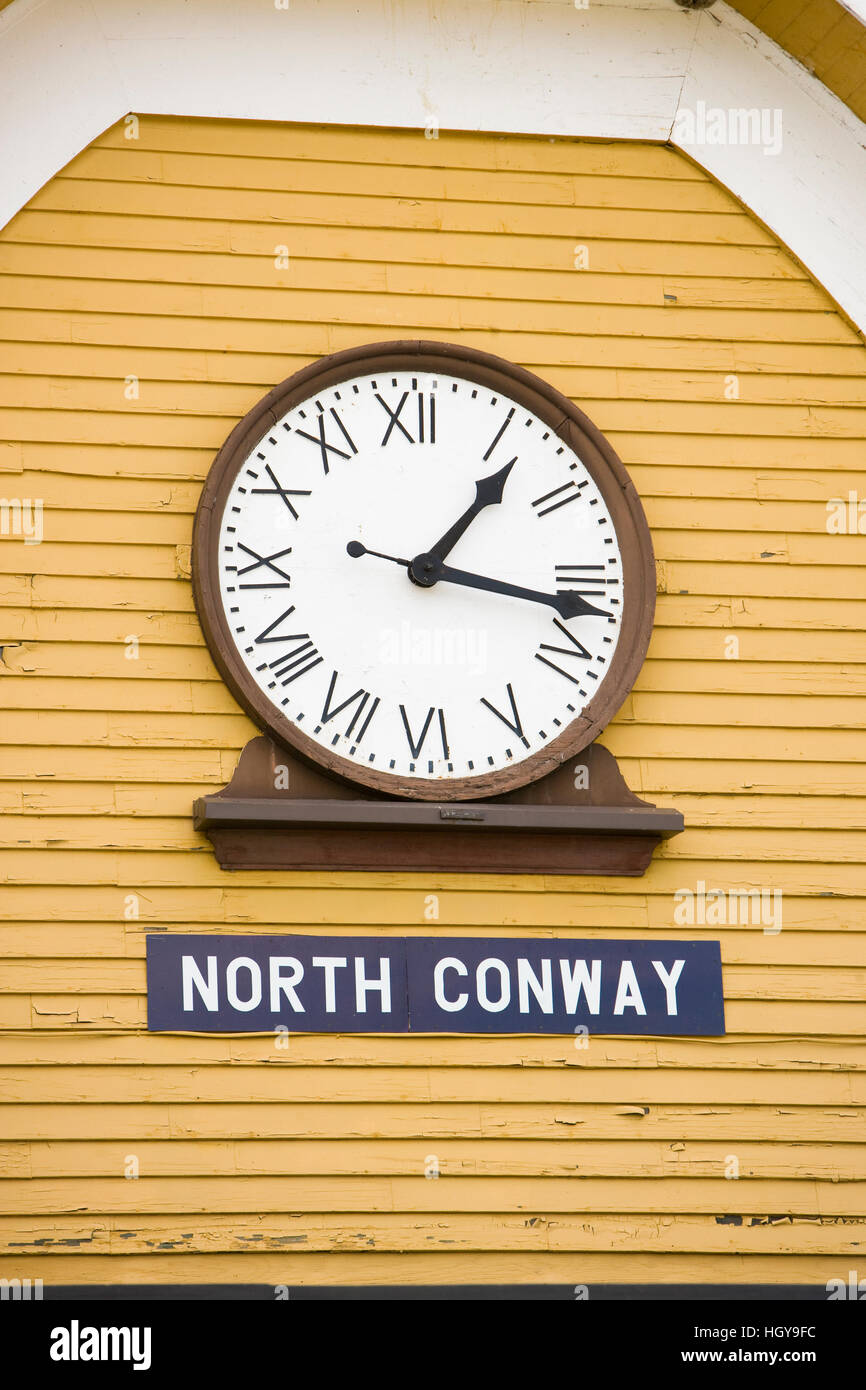 Clock at the Noth Conway, New Hampshire rail station Stock Photo - Alamy