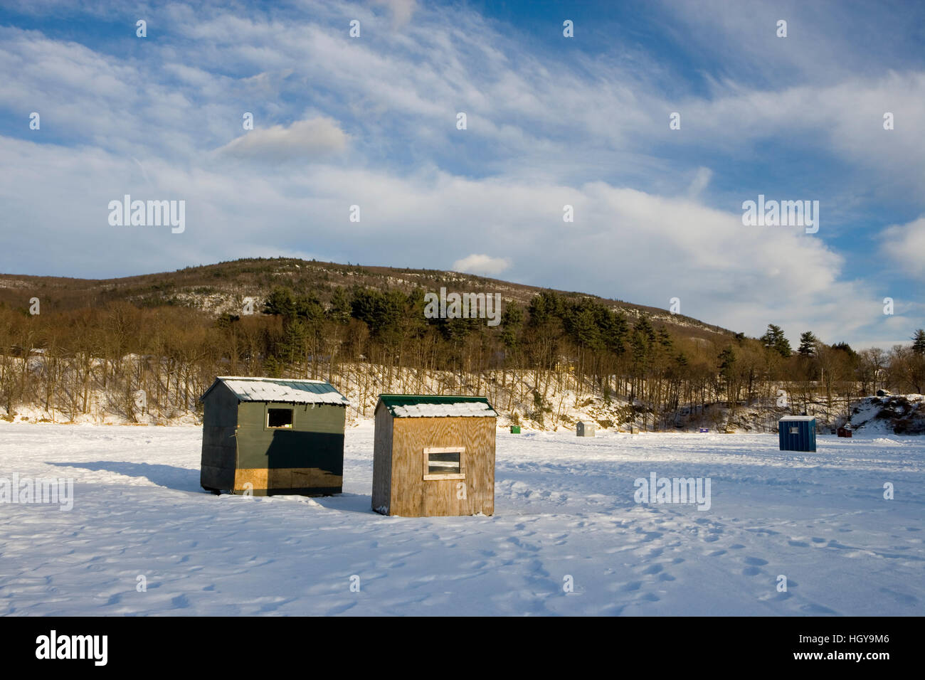 Bob house ice fishing hi-res stock photography and images - Alamy