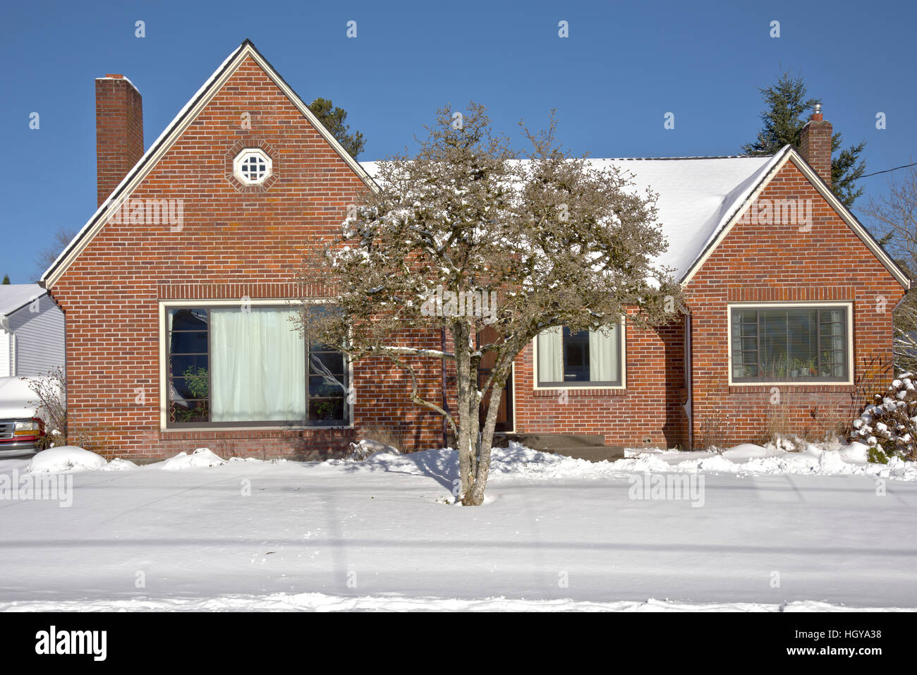 Family home and snow covered ground Gresham Oregon Stock Photo - Alamy