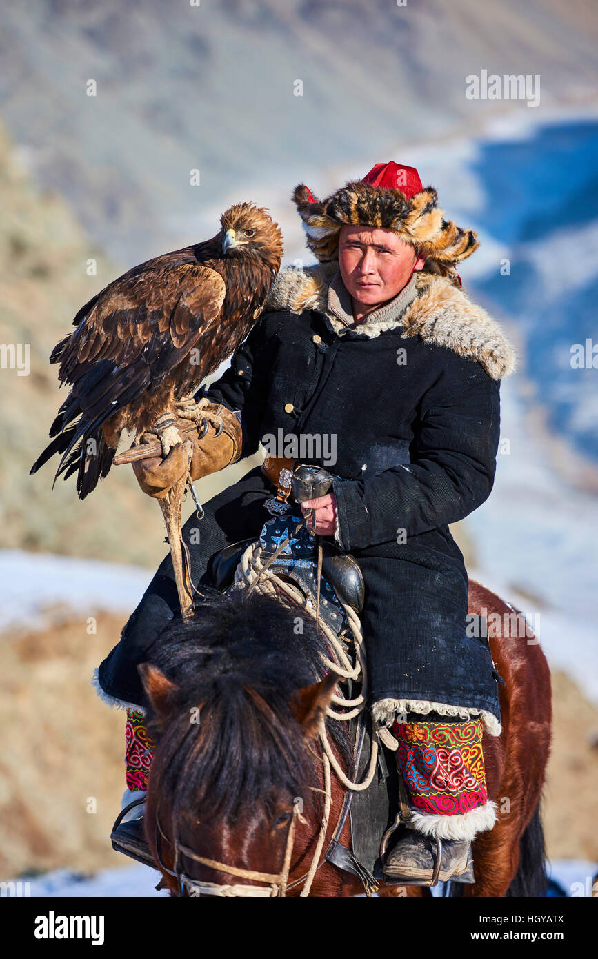 Mongolia, Bayan Olgii, kazakh eagle hunter, Eagle hunting, golden eagle ...