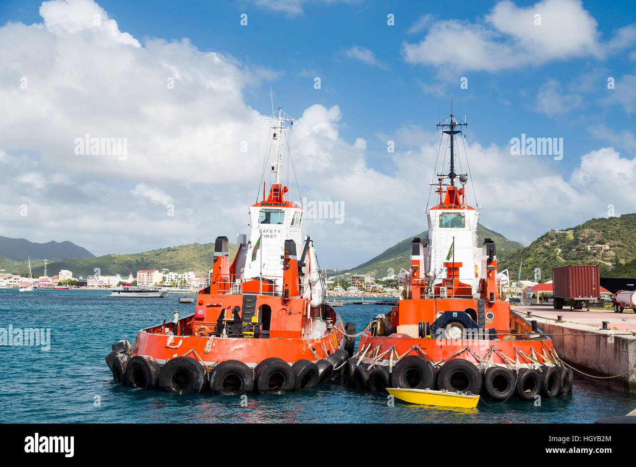 Tugs tugboat tugboats hi-res stock photography and images - Alamy