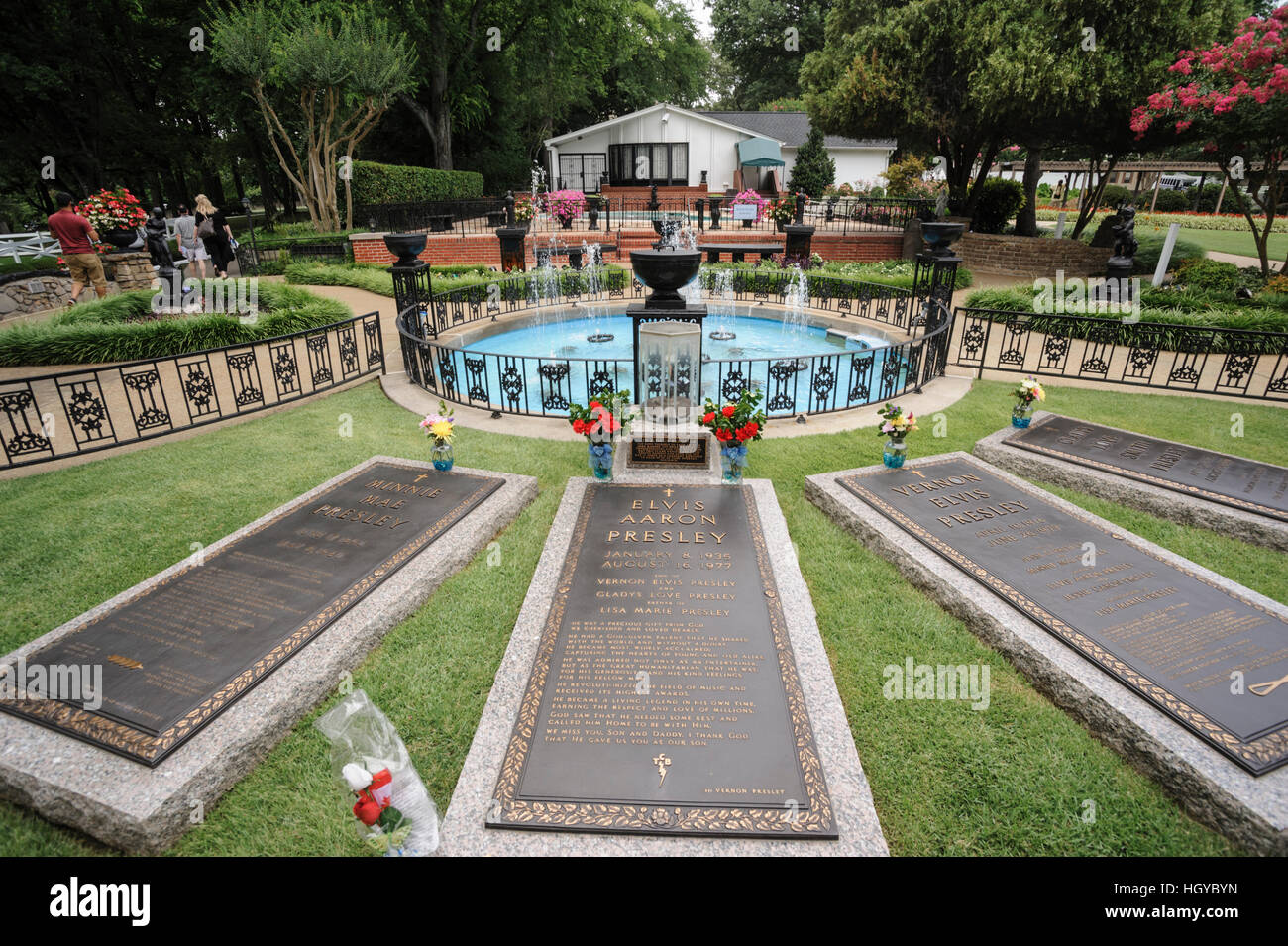 Elvis presley grave hi-res stock photography and images - Alamy