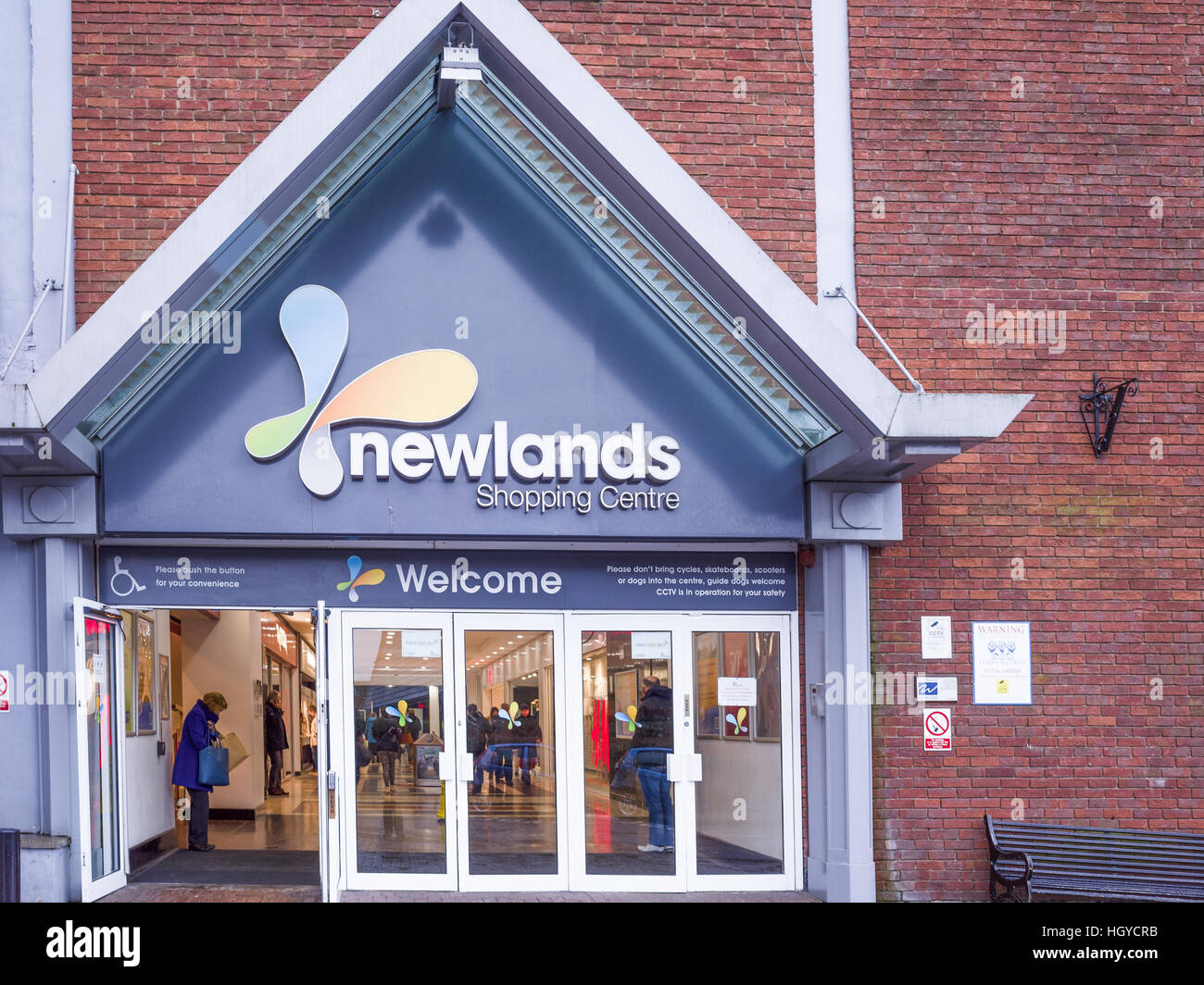 Center doors hi-res stock photography and images - Alamy