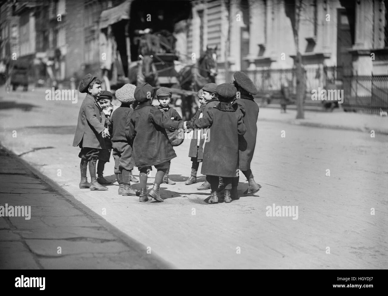 Children 1900s playing hi-res stock photography and images - Alamy