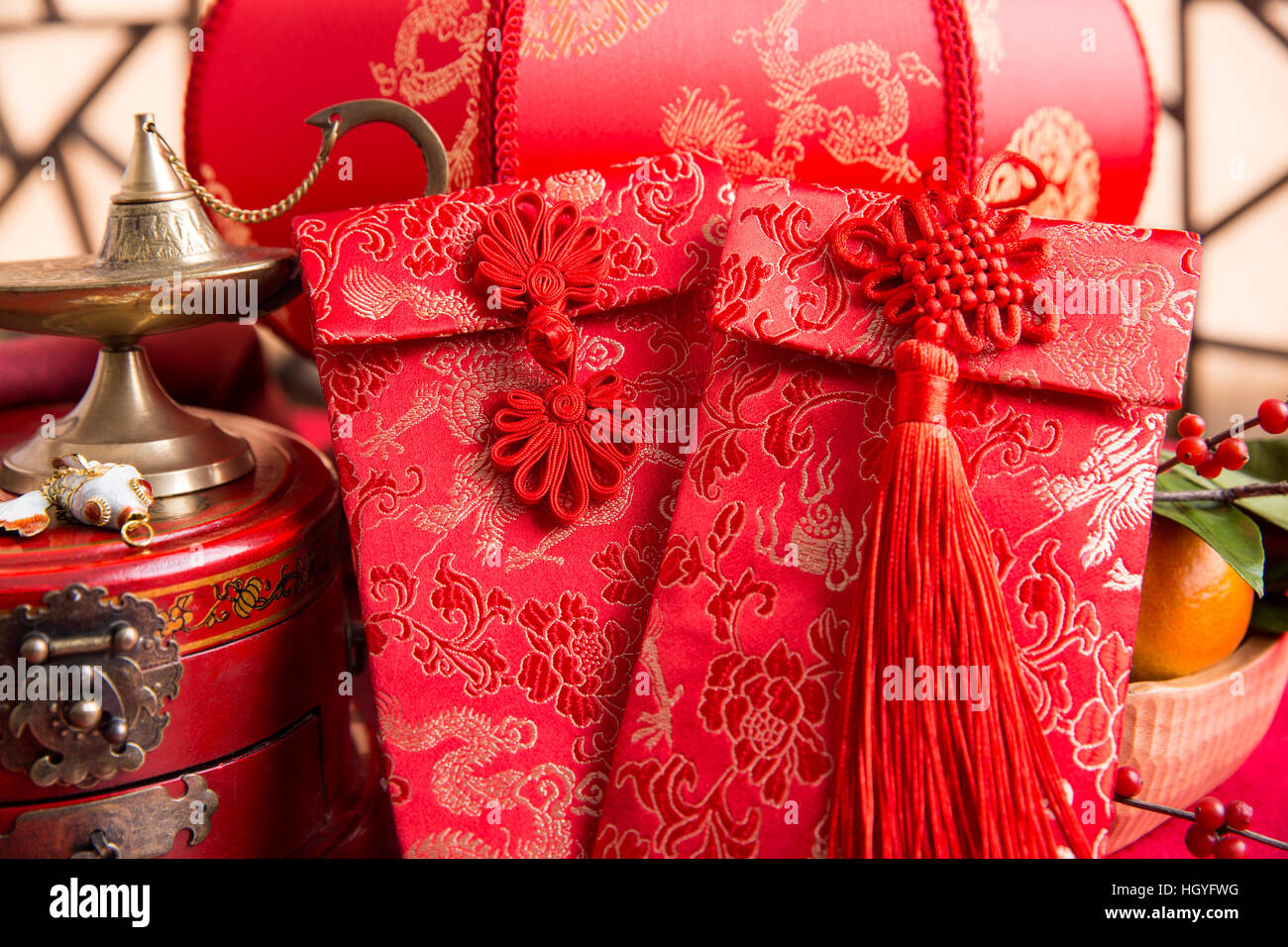 Chinese knot jewelry hi-res stock photography and images - Alamy