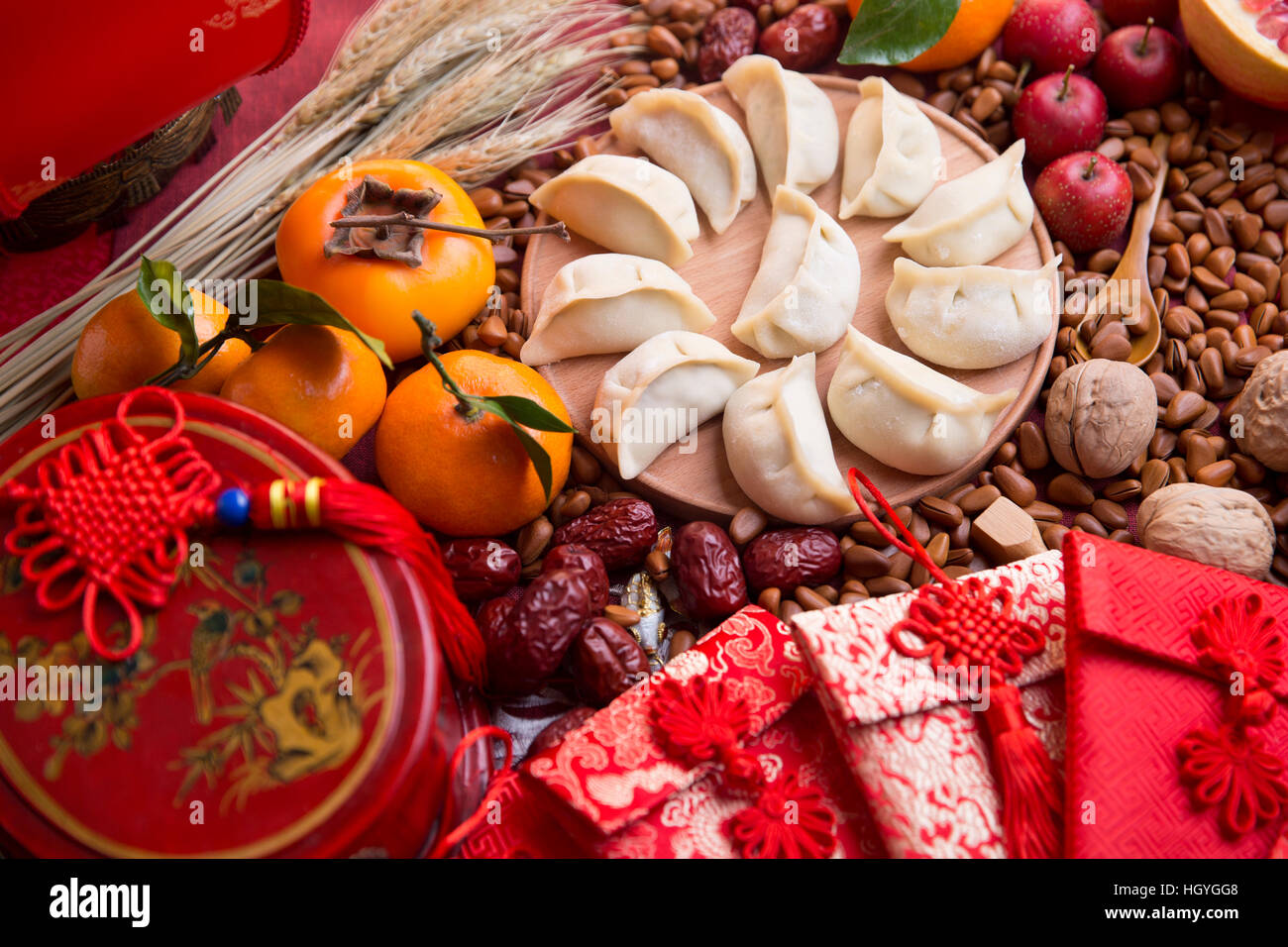 Chinese knot jewelry hi-res stock photography and images - Alamy