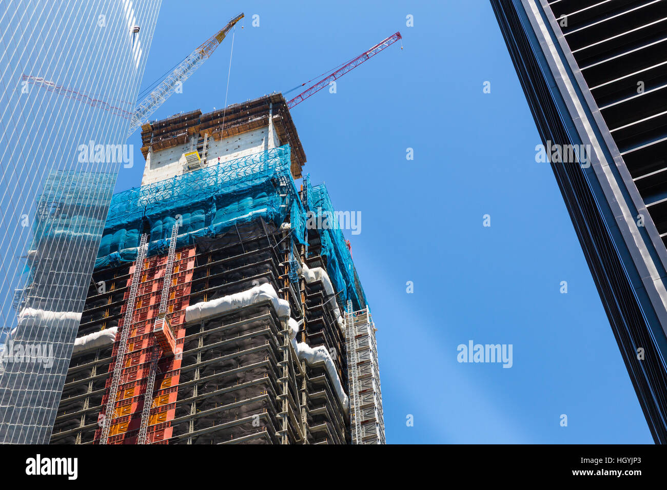 Roof construction skyscraper hi-res stock photography and images - Alamy