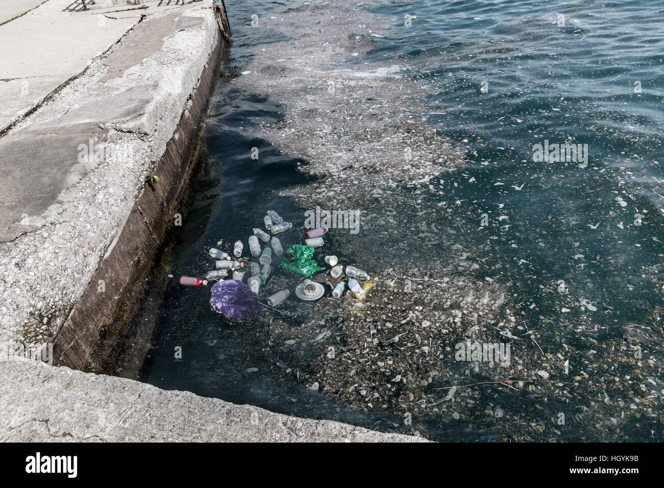 Garbage in water on pier Stock Photo - Alamy